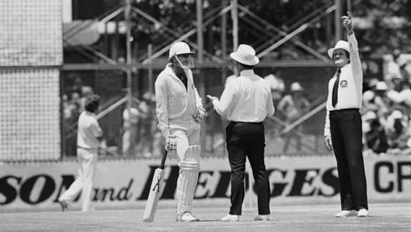 1979: Dennis Lillee walks out to bat with an aluminium bat! - Cricket ...