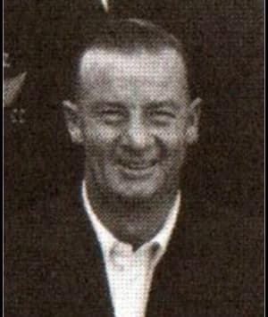 Alex Moir bowls two consecutive overs in a Test innings to emulate ...