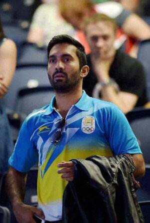 Dinesh Karthik spotted supporting Dipika Pallikal at Commonwealth Games ...