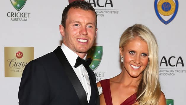 Peter Siddle gets engaged to his girlfriend, Anna Weatherlake - Cricket ...
