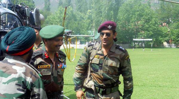 Lt. Colonel MS Dhoni dons the ‘olive greens’; starts training as ...