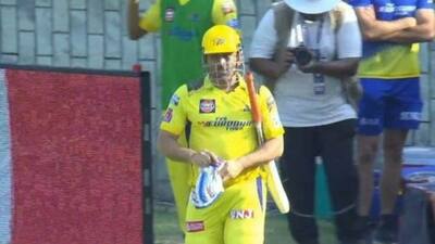 MS Dhoni's 'Bahubali' Entry At Arun Jaitley Stadium During DC vs CSK ...