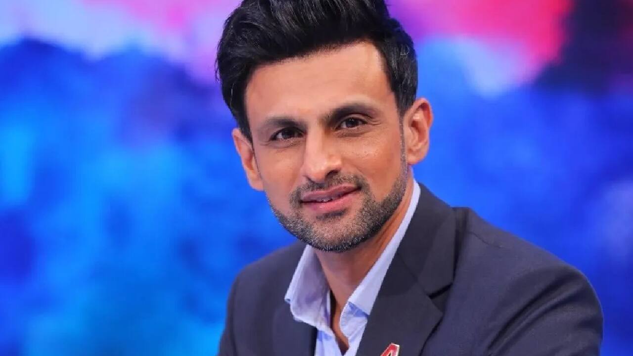 Shane Warne to Shoaib Malik: Cricketers who topped news due to their ...