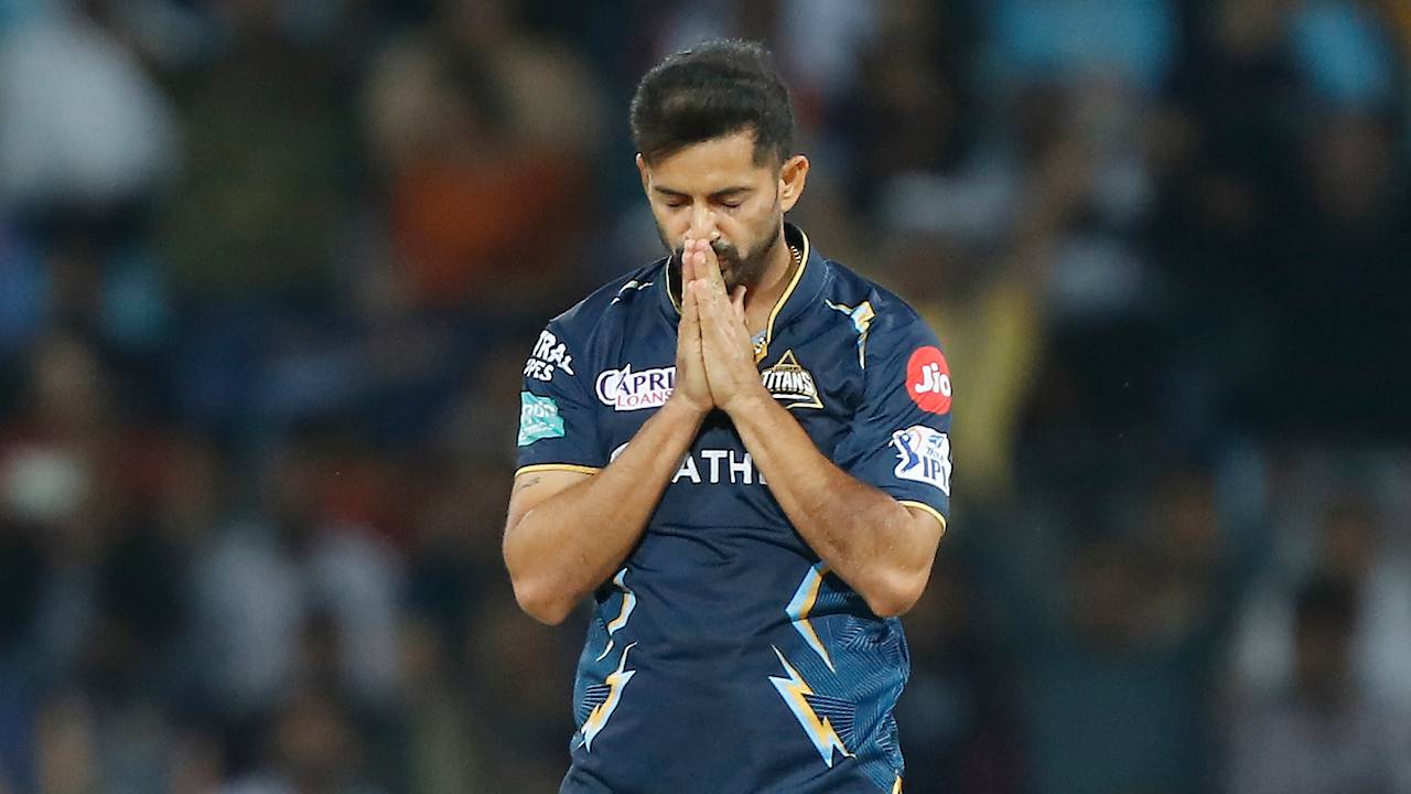 Mitchell Starc to Bhuvneshwar Kumar: Oldest players to take 5-wicket ...