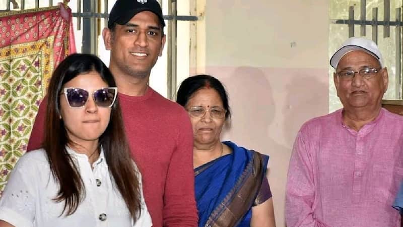 Meet Dhoni's sister Jayanti Gupta, she is married to CSK star's best friend, her husband's name ...