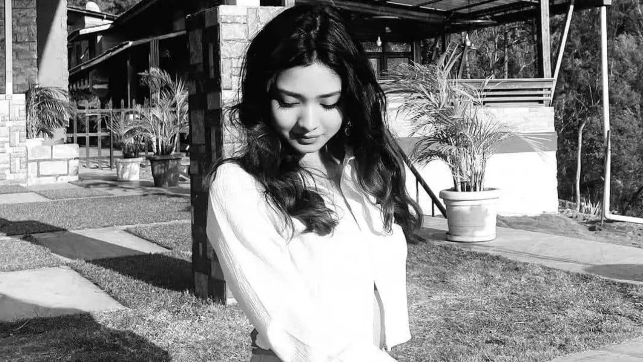 Meet CSK fangirl who went viral on social media after reaction to Dhoni ...