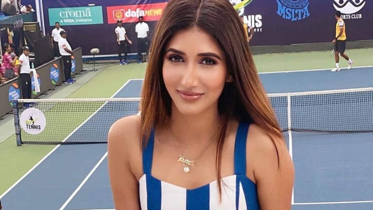 Meet beautiful sports anchor, she also has career in…, her favourite team is…, her name is…