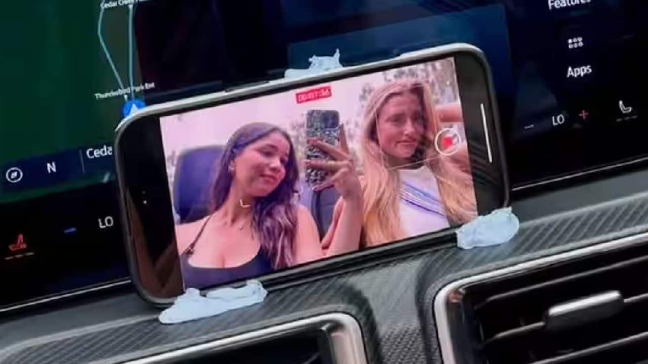 Sara Tendulkar enjoys vacation with Daughter of Australian legend, Gets her fans going crazy ...