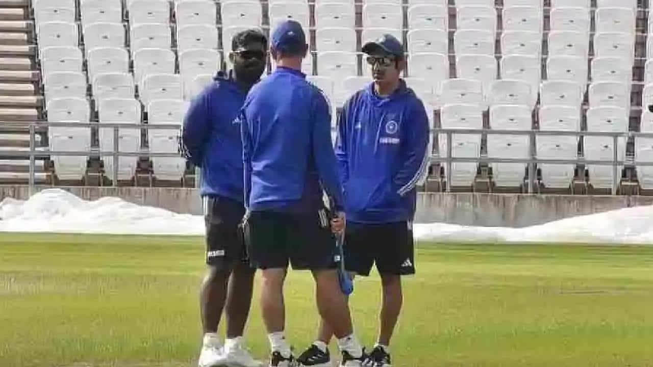 Gautam Gambhir in intense huddle as Shubman Gill and others skip their ...