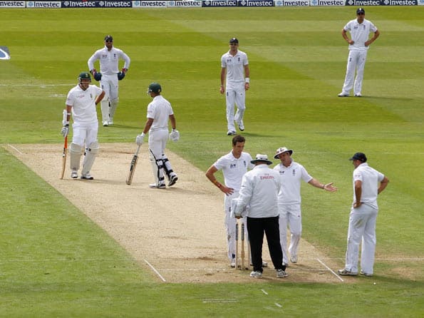 'Dead ball' controversy mars England-South Africa Test - Cricket Country
