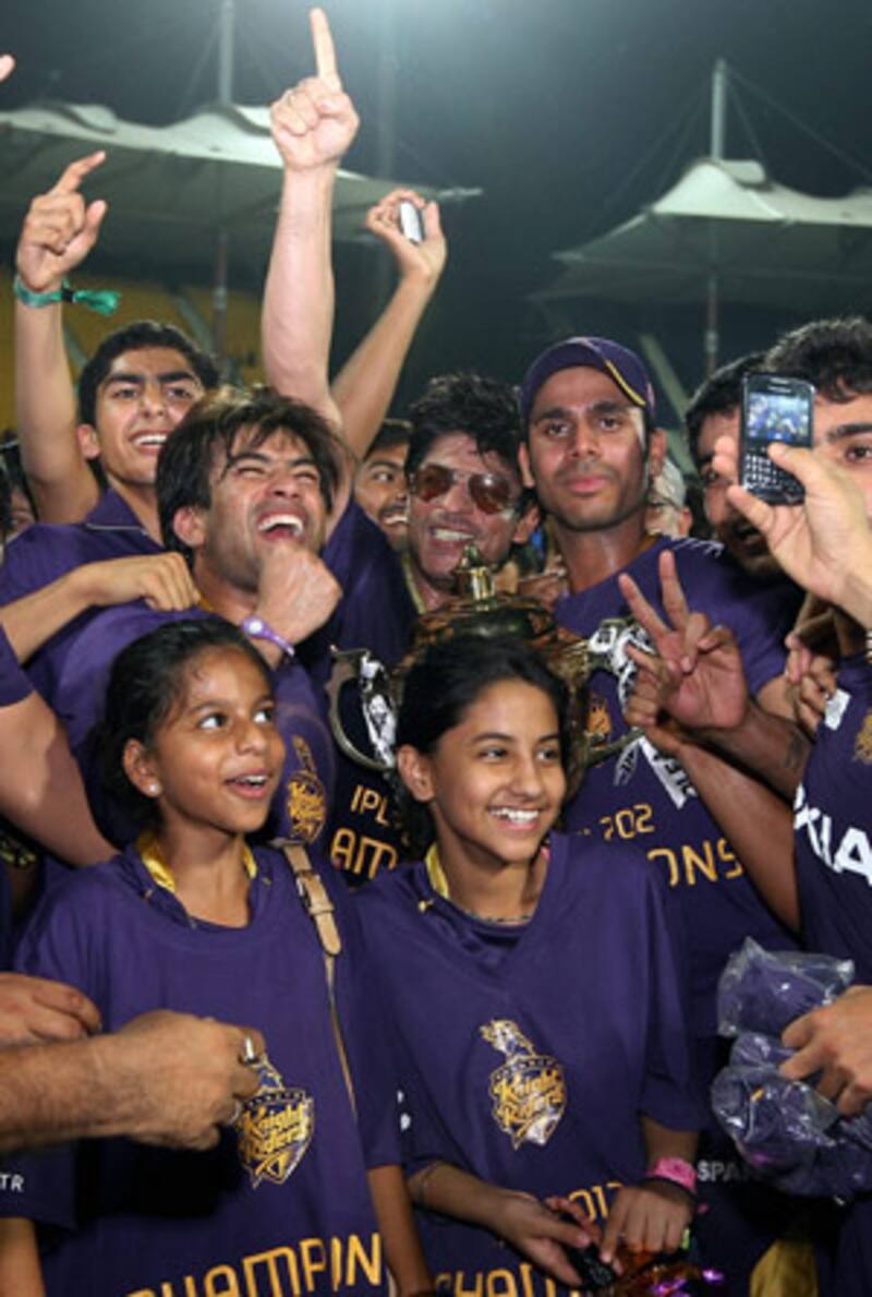 IPL champions Kolkata begin victory parade as fans turn up to greet ...