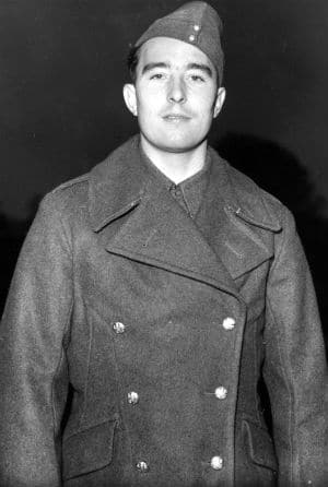 Denis Compton: The knight in shining armour of English cricket ...