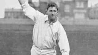 Sammy Woods hits stumps 8 times in a row, gets only 3 wickets