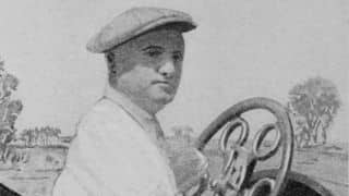 Walker, an armless cricketer